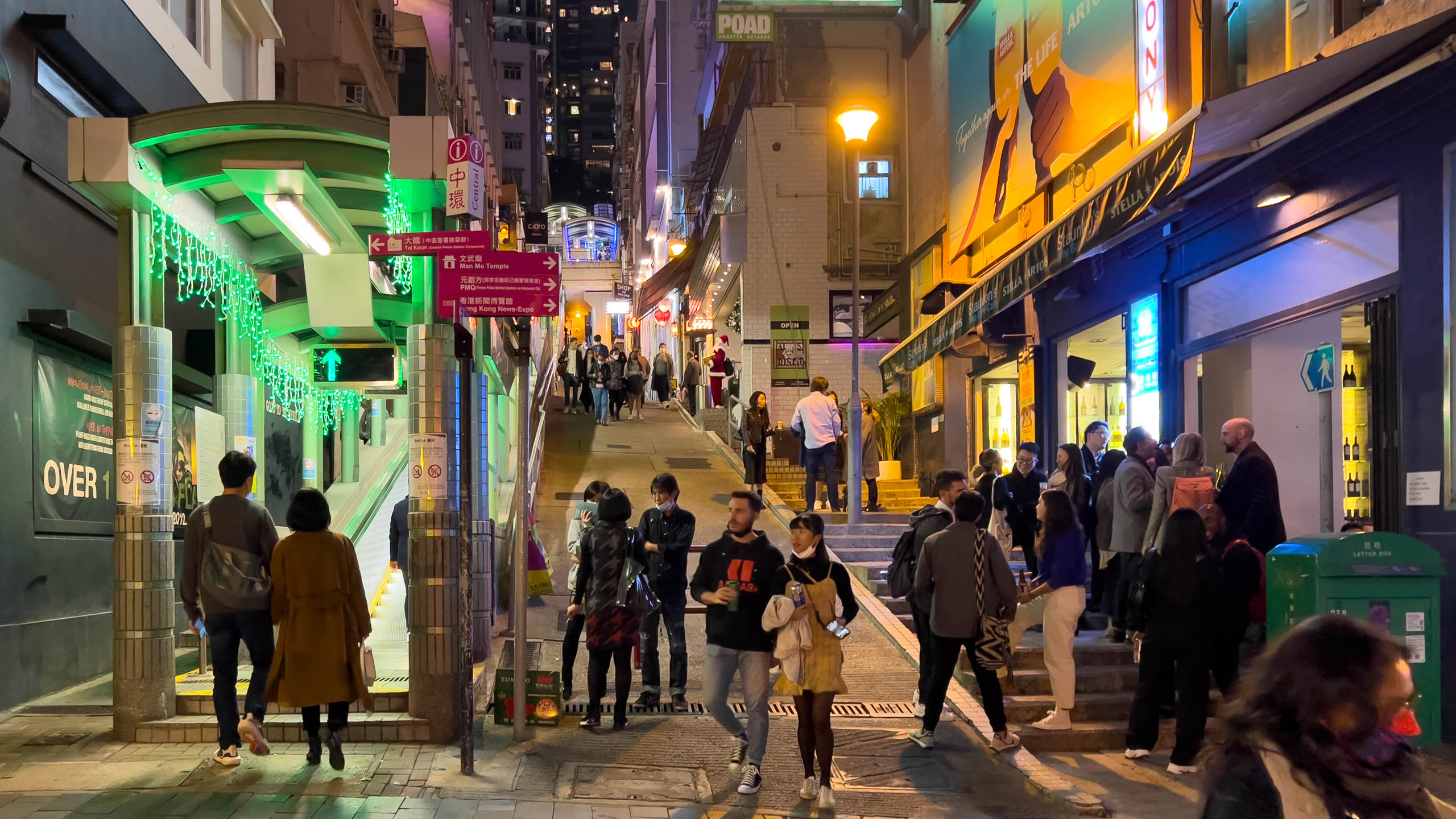 SoHo - Your Ultimate Guide to Hong Kong's Unique District