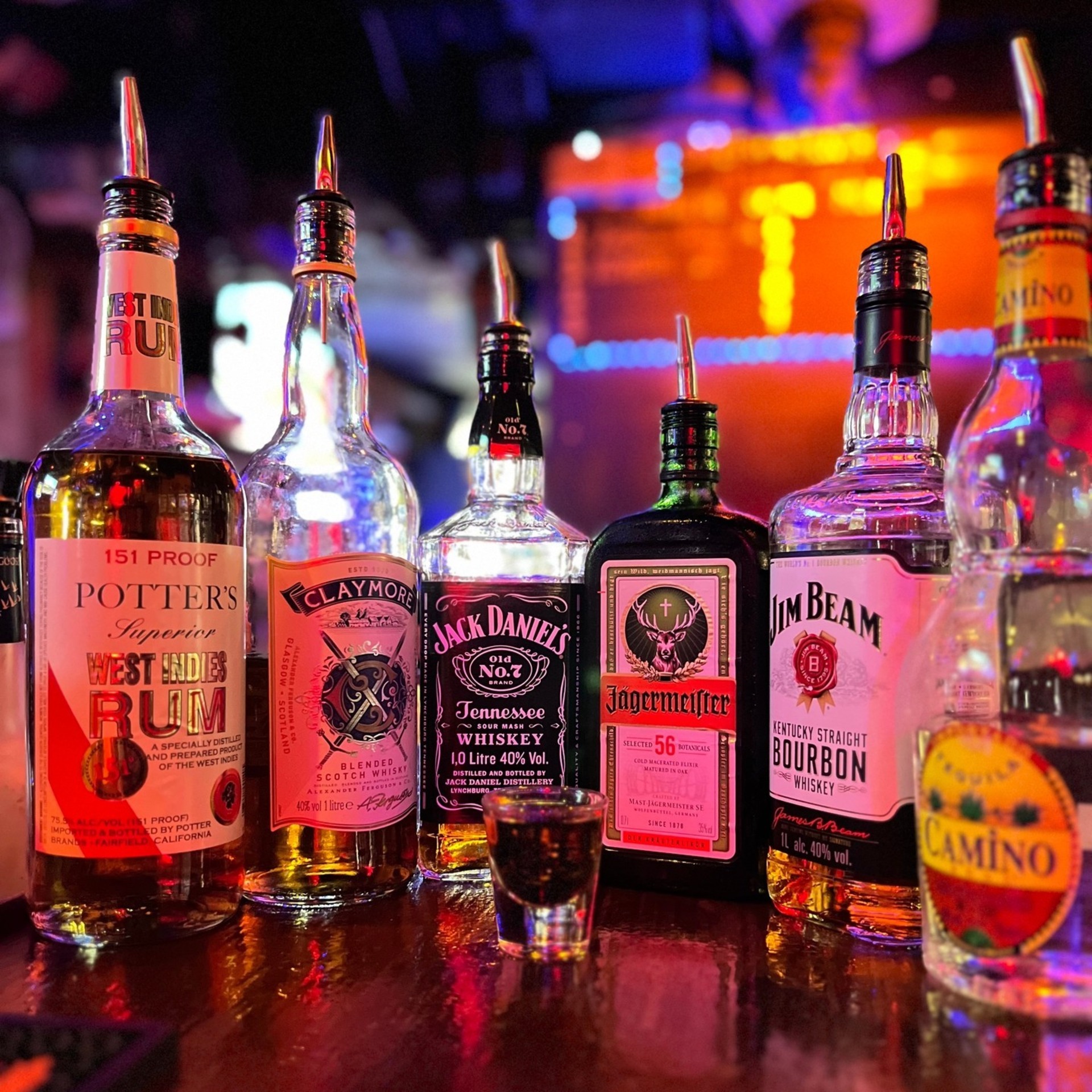 Geronimo Shot Bar - Designated paradise for serious party goers
