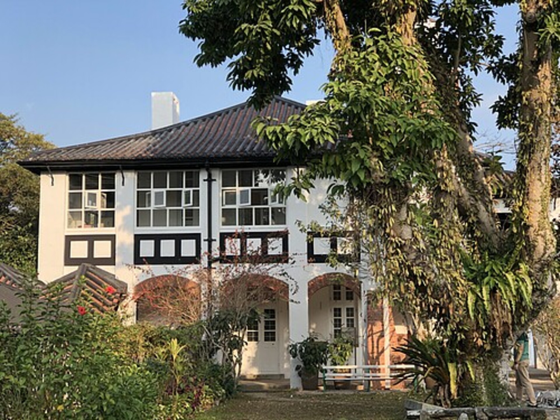 Island House - An Enchanting Blend of History, Nature, and Culture